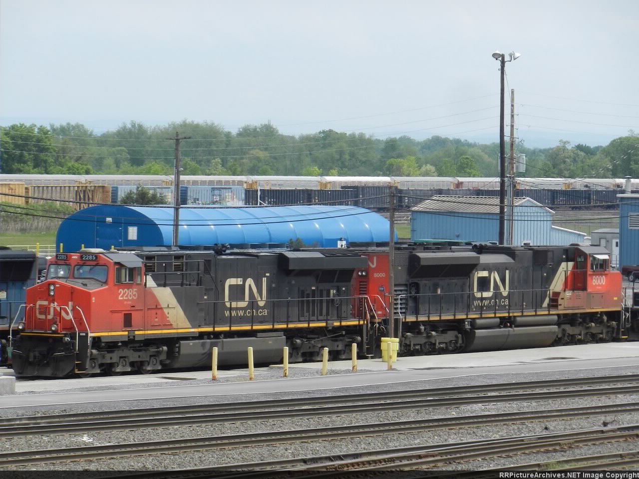 CN GE ES44DC 2285 & EMD SD70M-2 8000