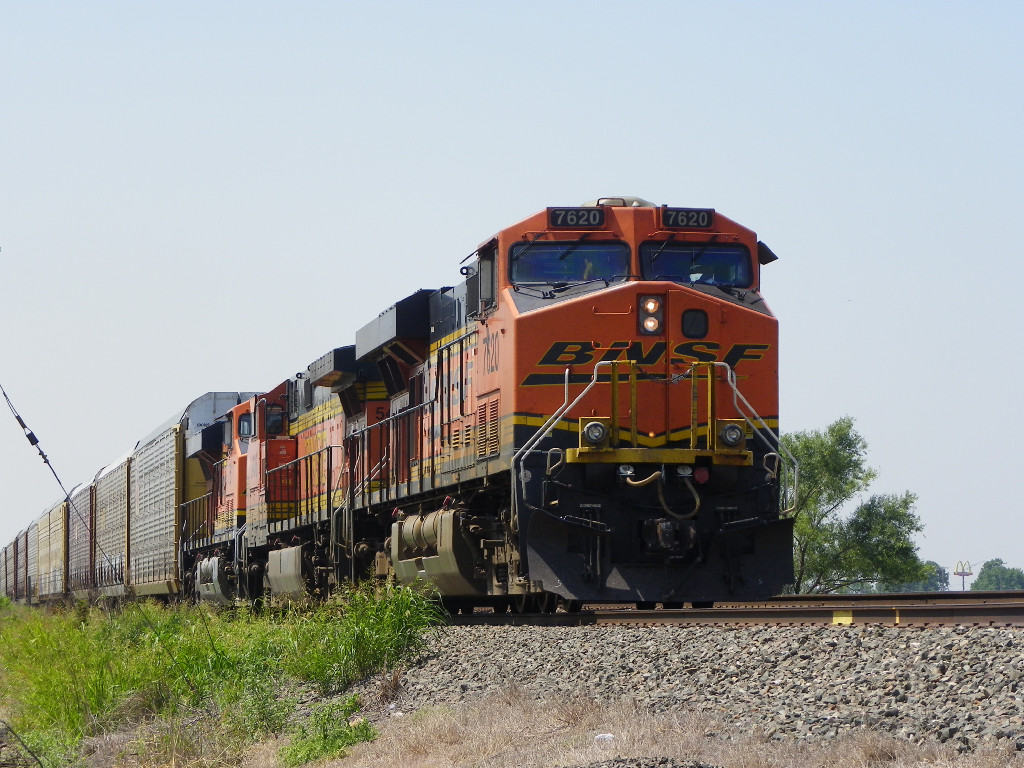 BNSF ES44DC 7620