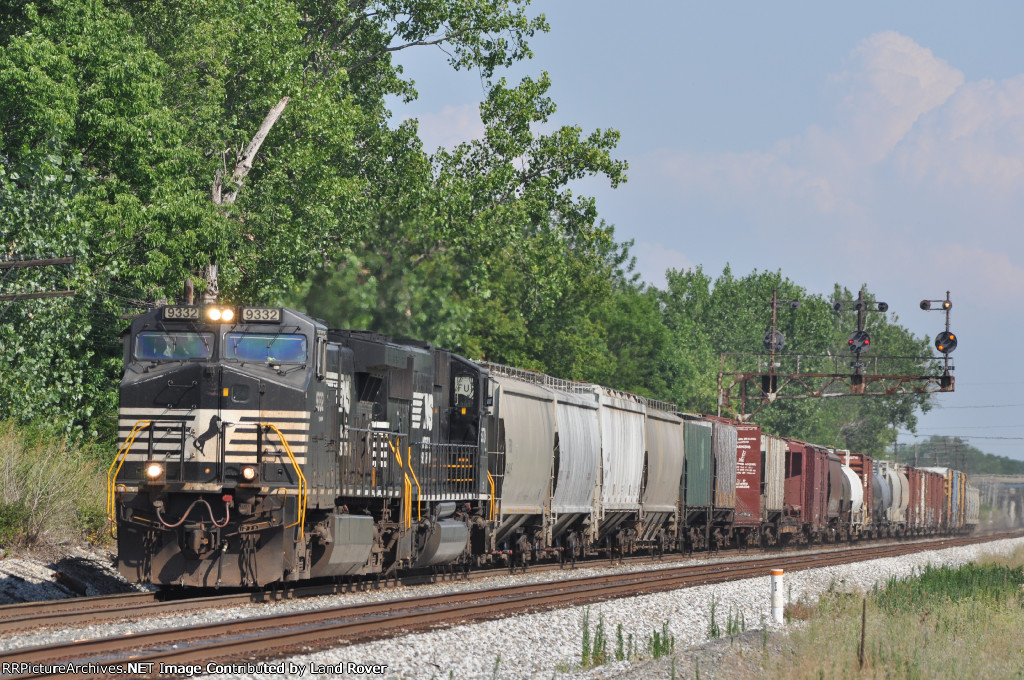 NS 9332 On NS 114 Northbound