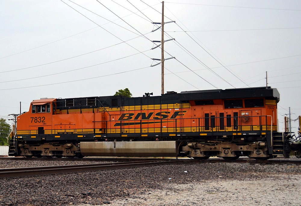 BNSF 7832