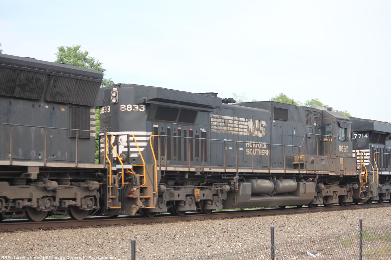 NS 8833
