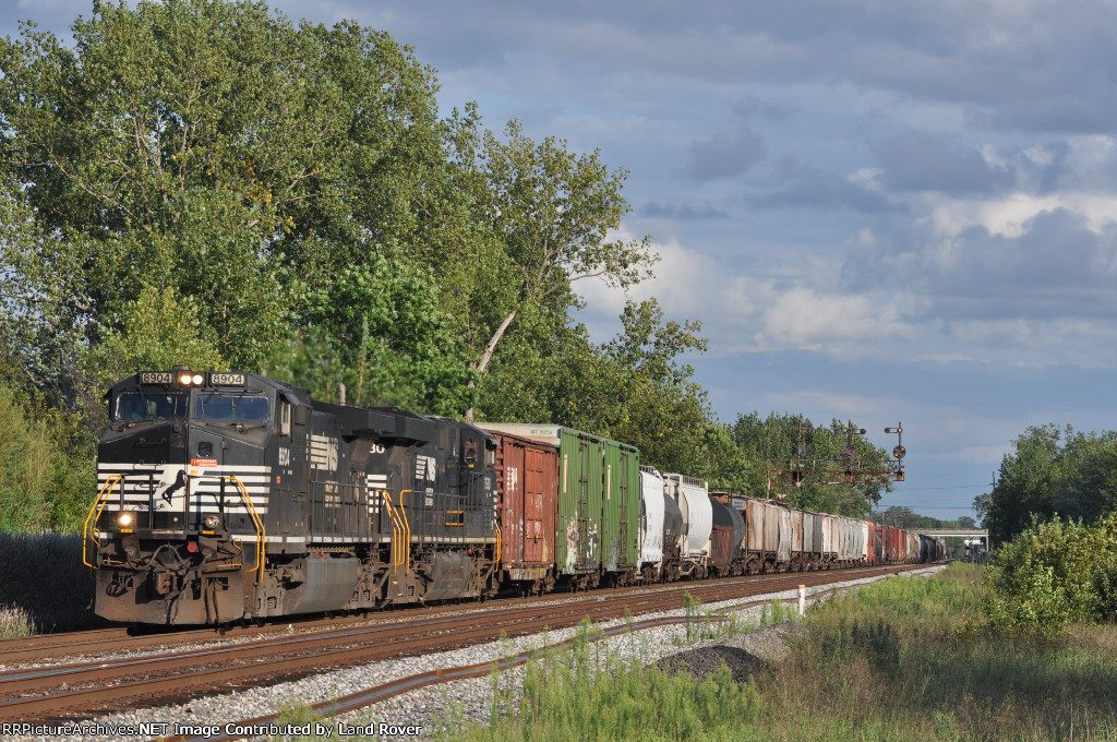 NS 8904 On NS 114 Northbound