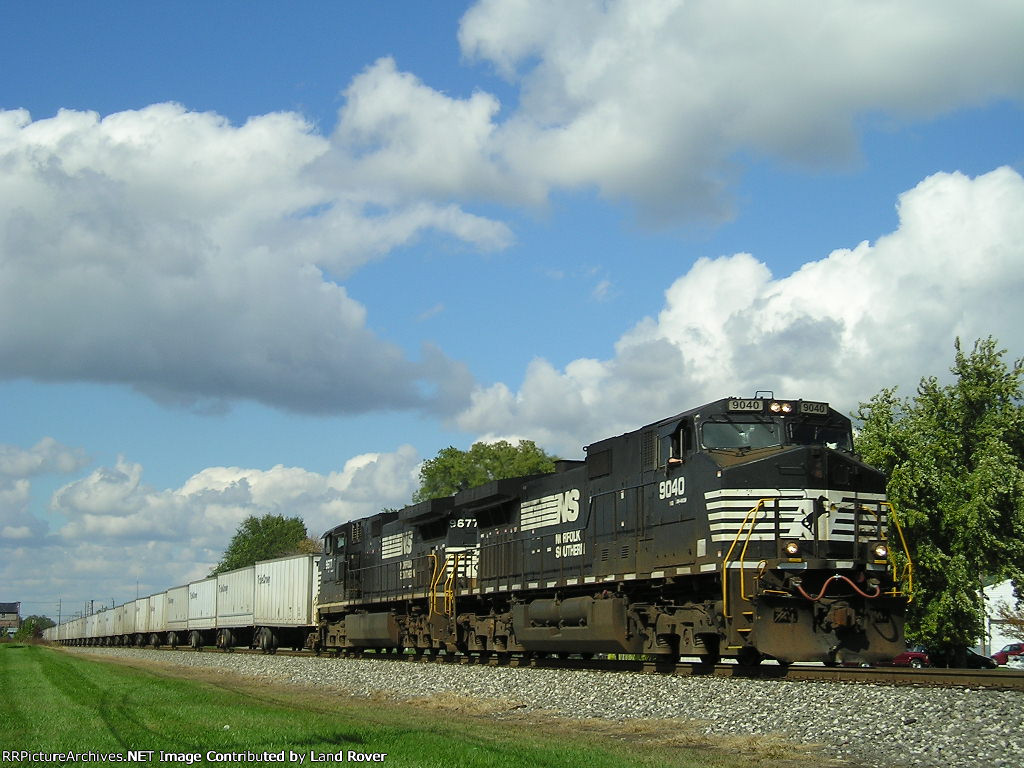 NS 9040 On NS 251 Eastbound