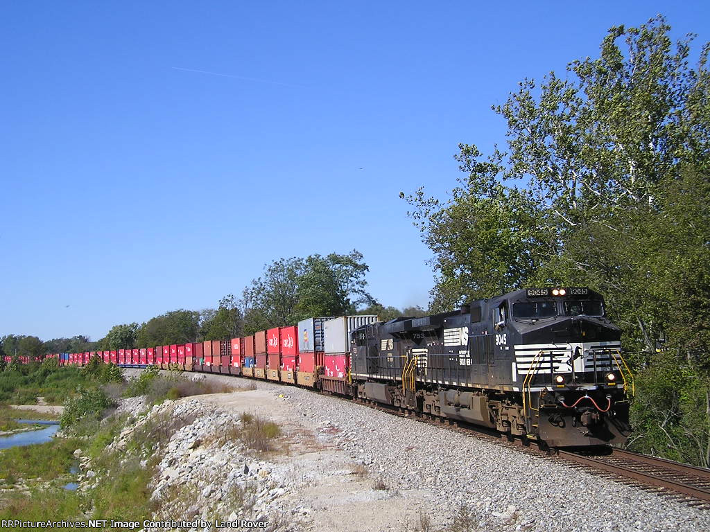 NS 9045 On NS 25 A Eastbound