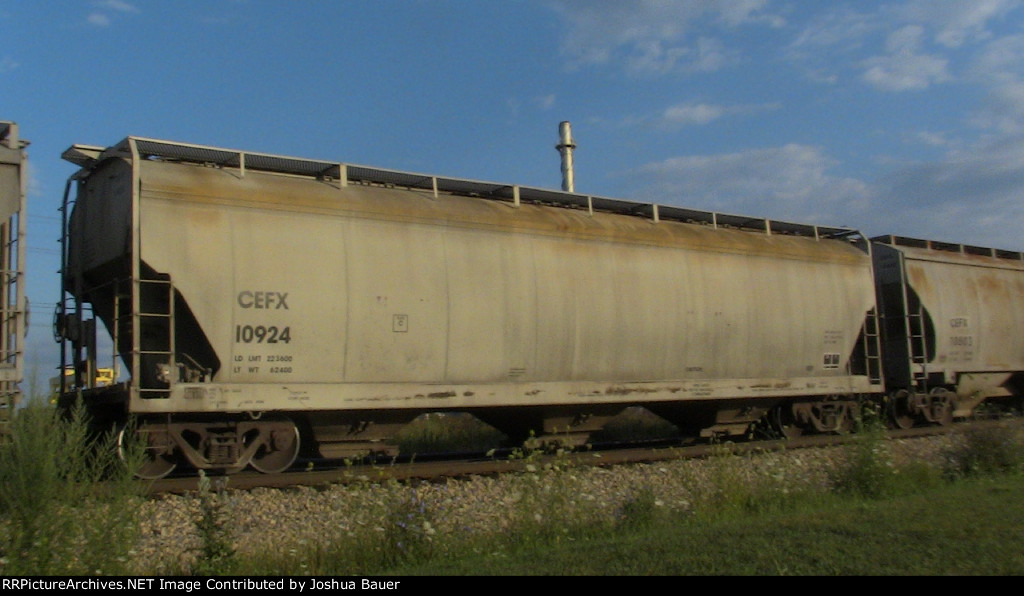 More Leaser Grain Hoppers - CEFX 10924