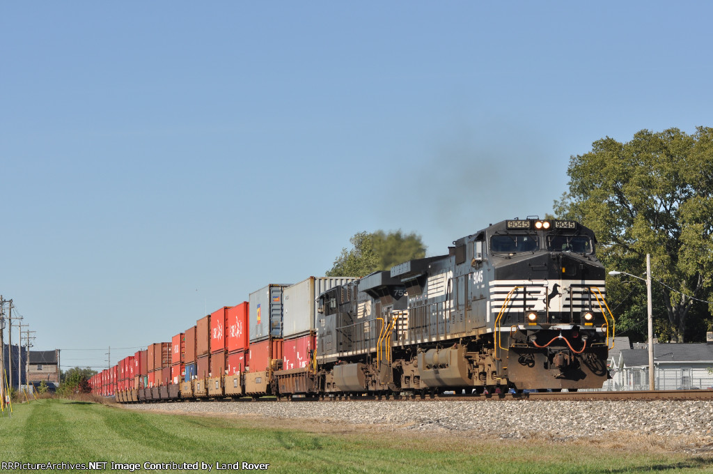 NS 9045 On NS 25 A Eastbound