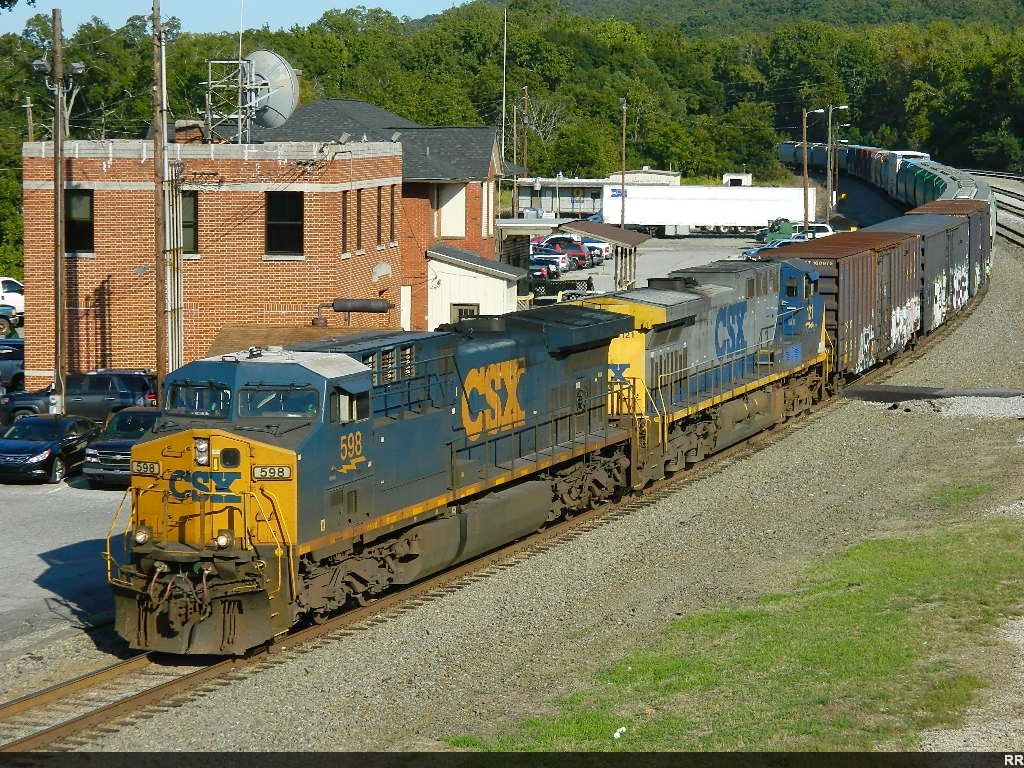 CSX 598 CSX 121 (AC4400CW)