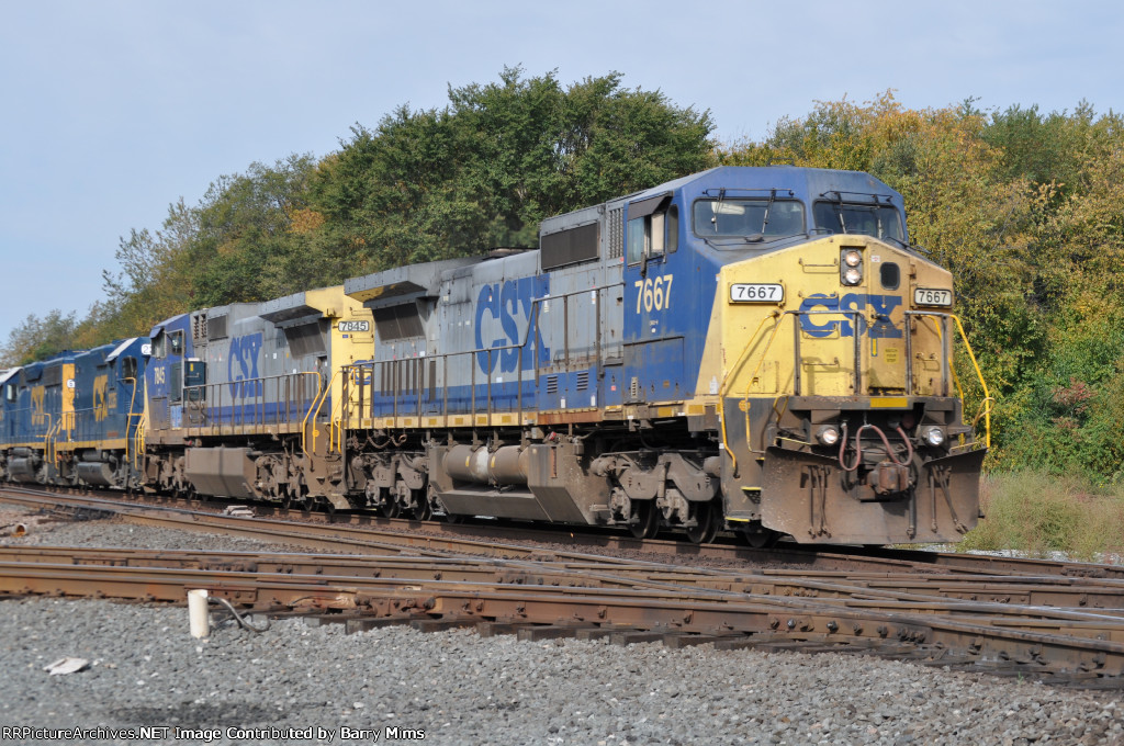CSX 7667 east