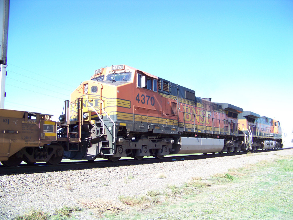 BNSF C44-9W 4370