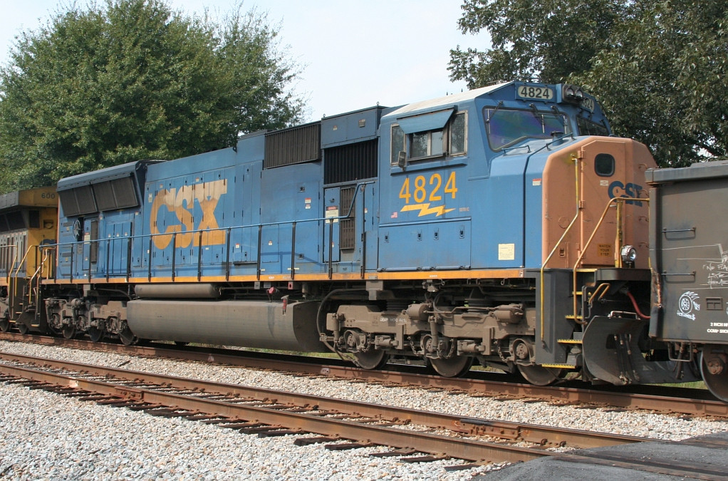 CSX 4824 on Q667