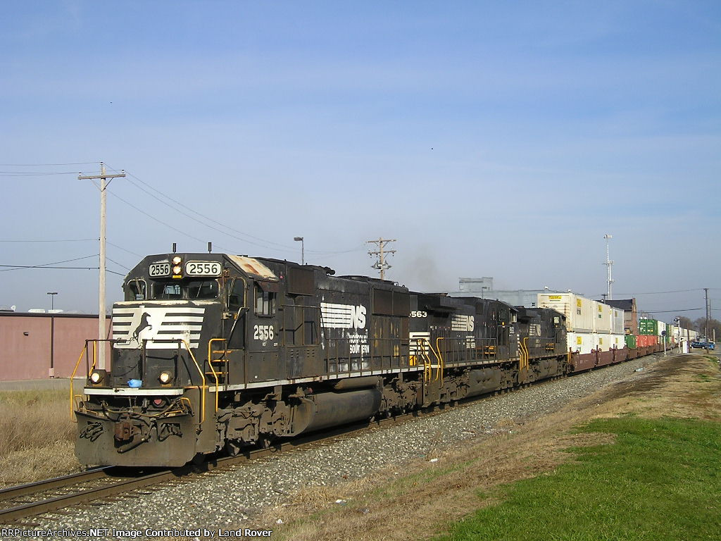 NS 2556 On NS 215 Eastbound