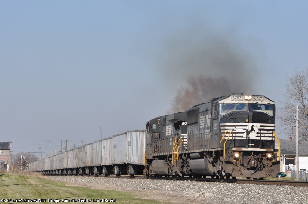 NS 6757 On NS 251 Eastbound