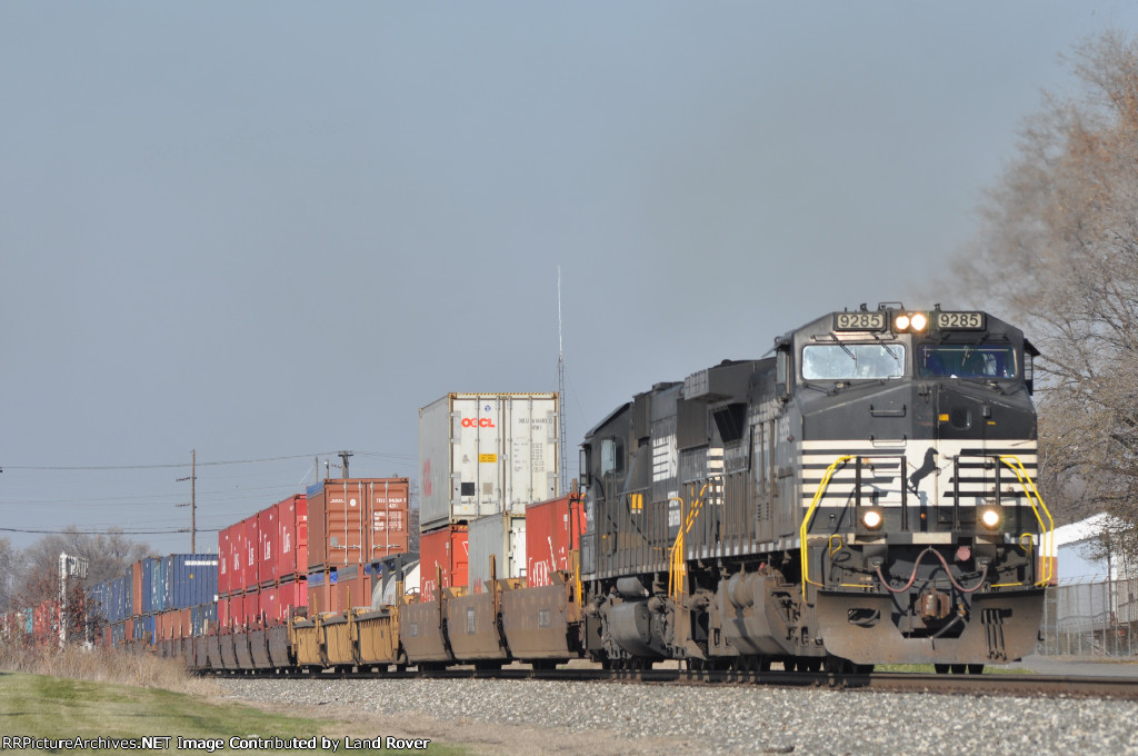 NS 9285 On NS 25 A Eastbound