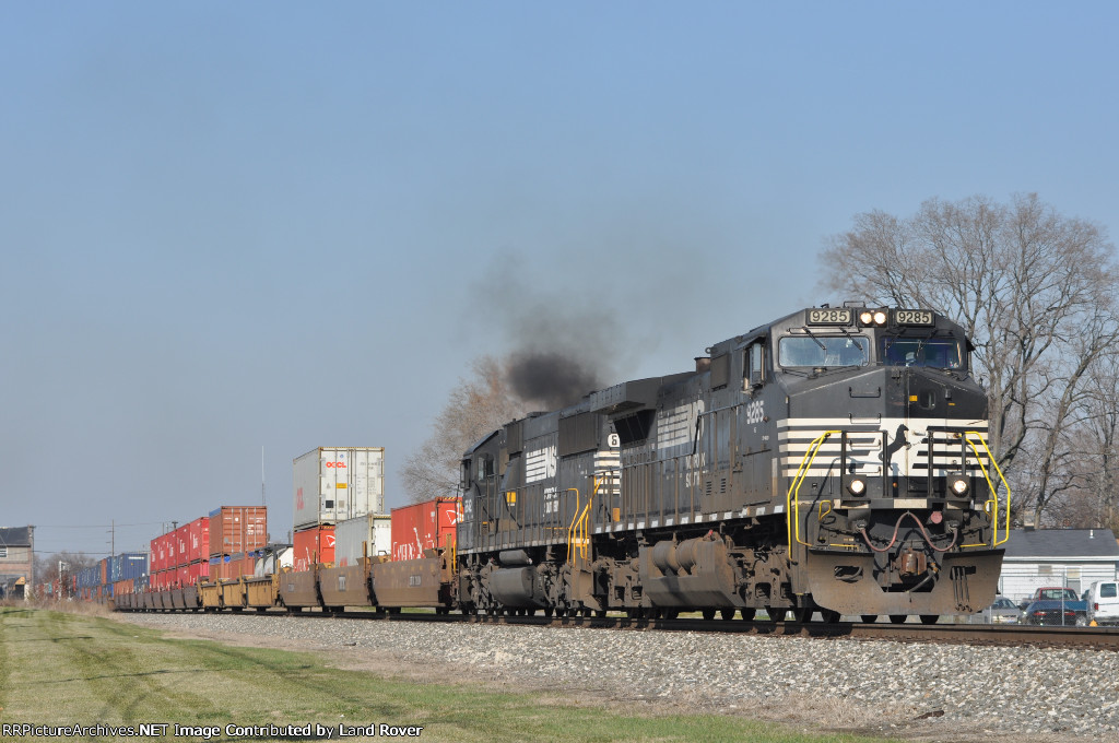 NS 9285 On NS 25 A Eastbound