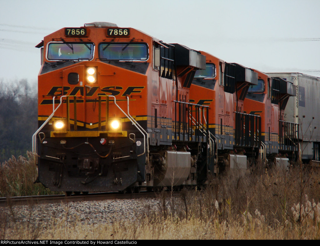 BN 7856 west bound with Z train.