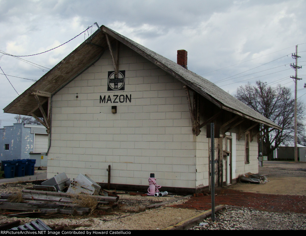 The ATSF MAzon depot. Still used by the signal maintainers.