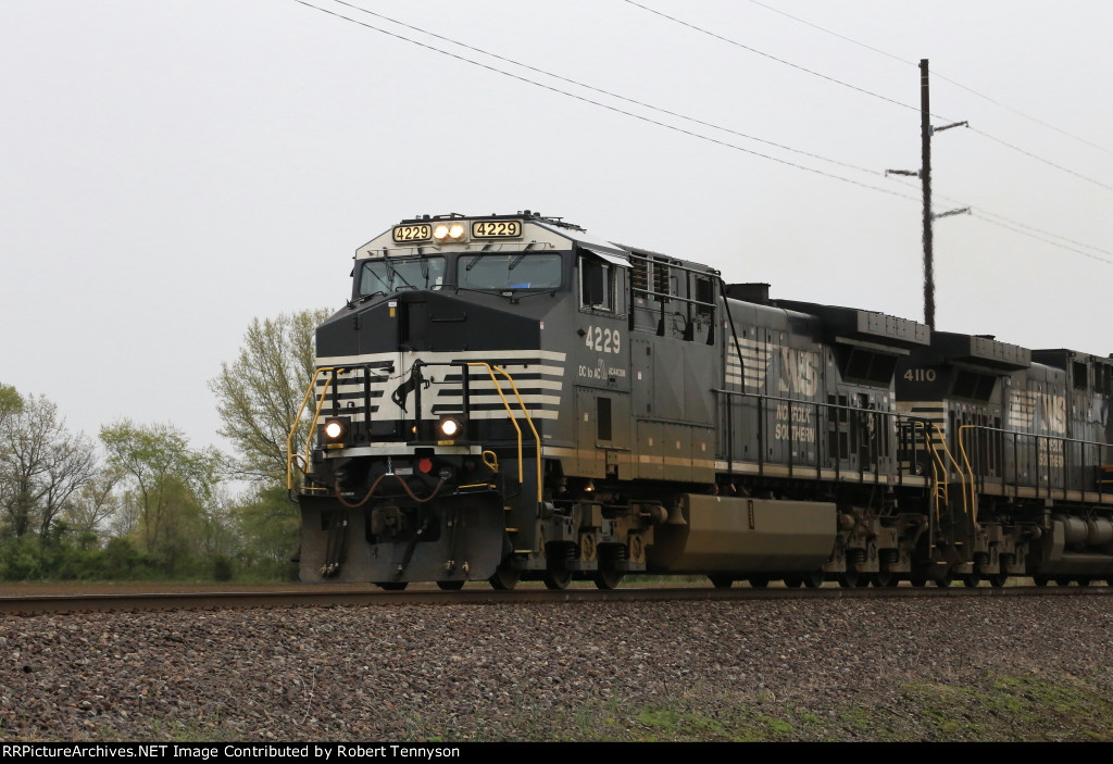 NS 4229 on 224 Westbound