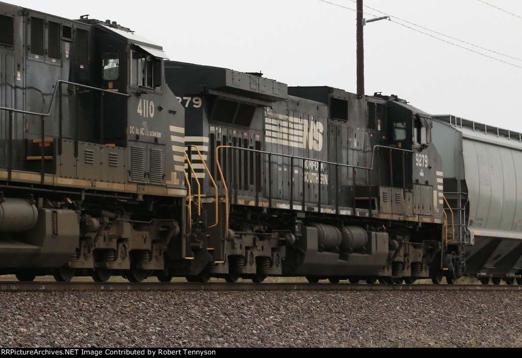 NS 9279 on 224 Westbound