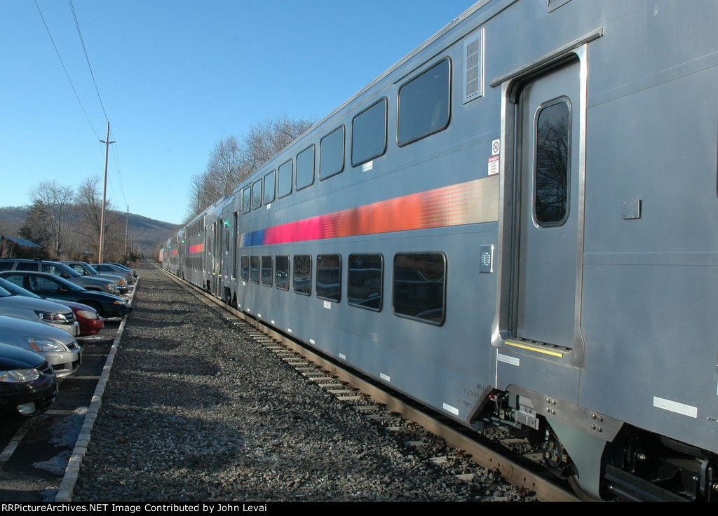 NJT Train # 5725 at White House Station-looking west