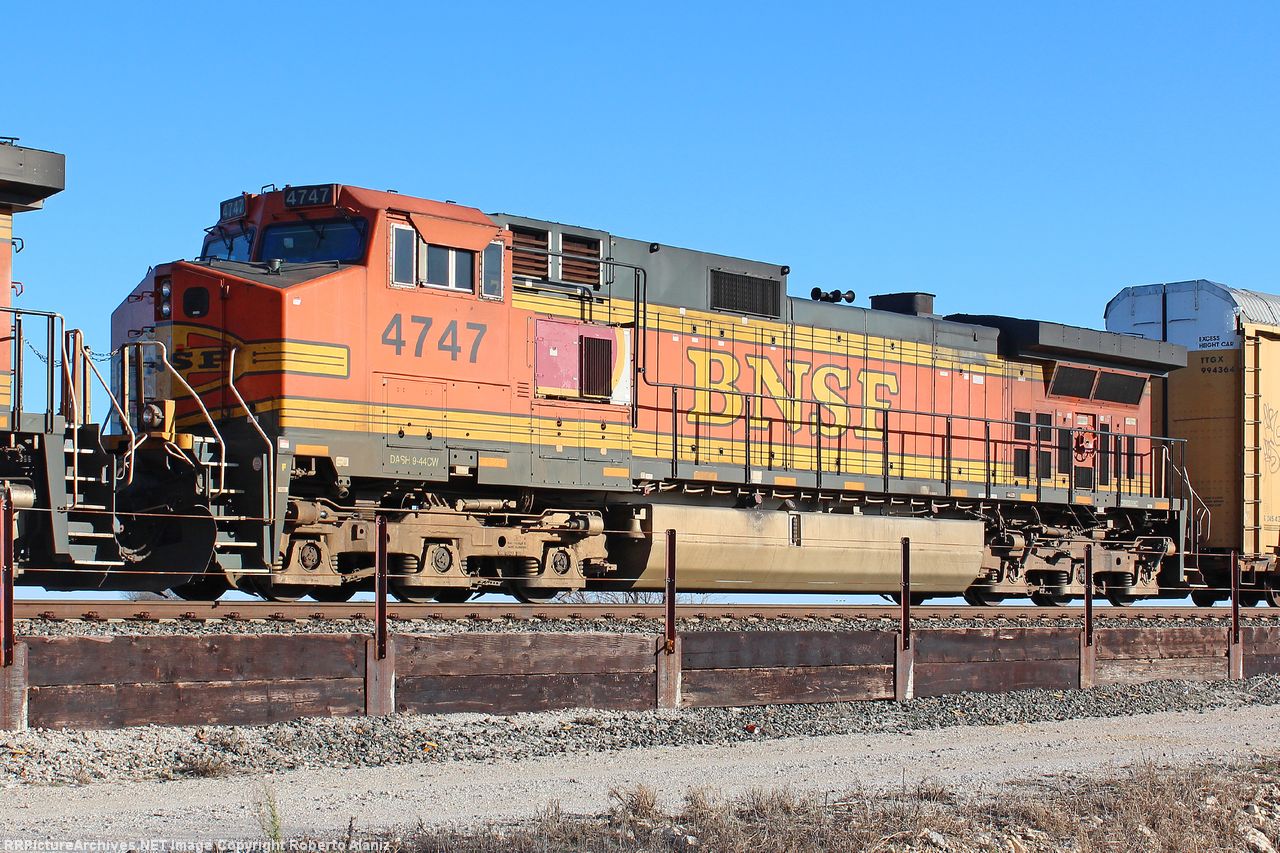 BNSF 4747