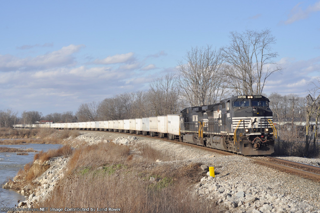 NS 8980 On NS 251 Eastbound