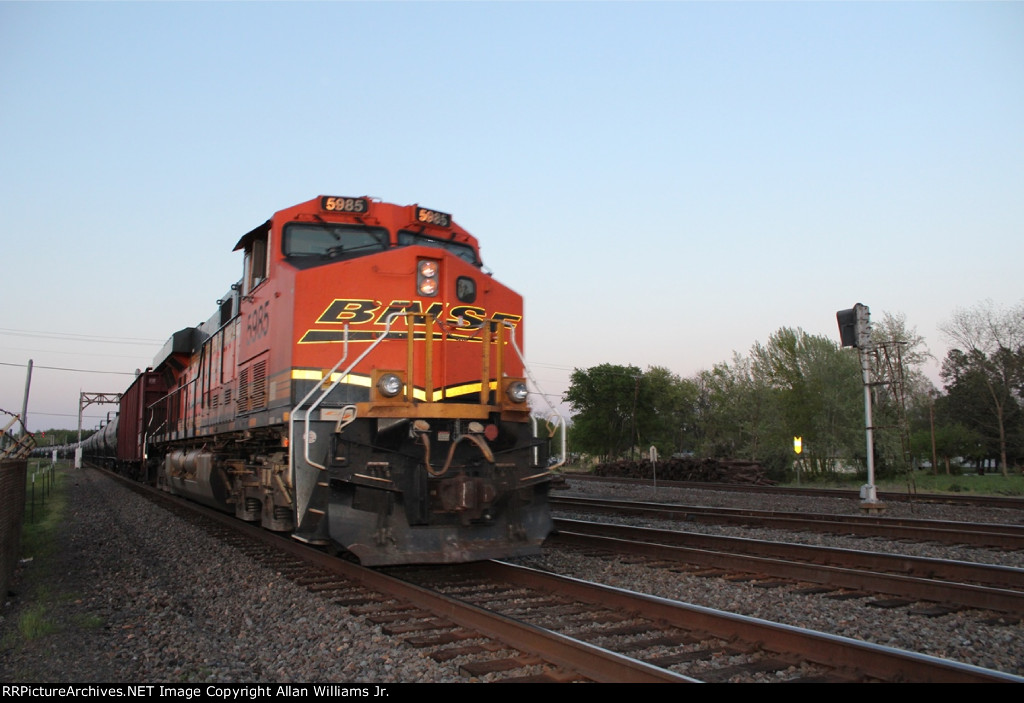 BNSF 5985