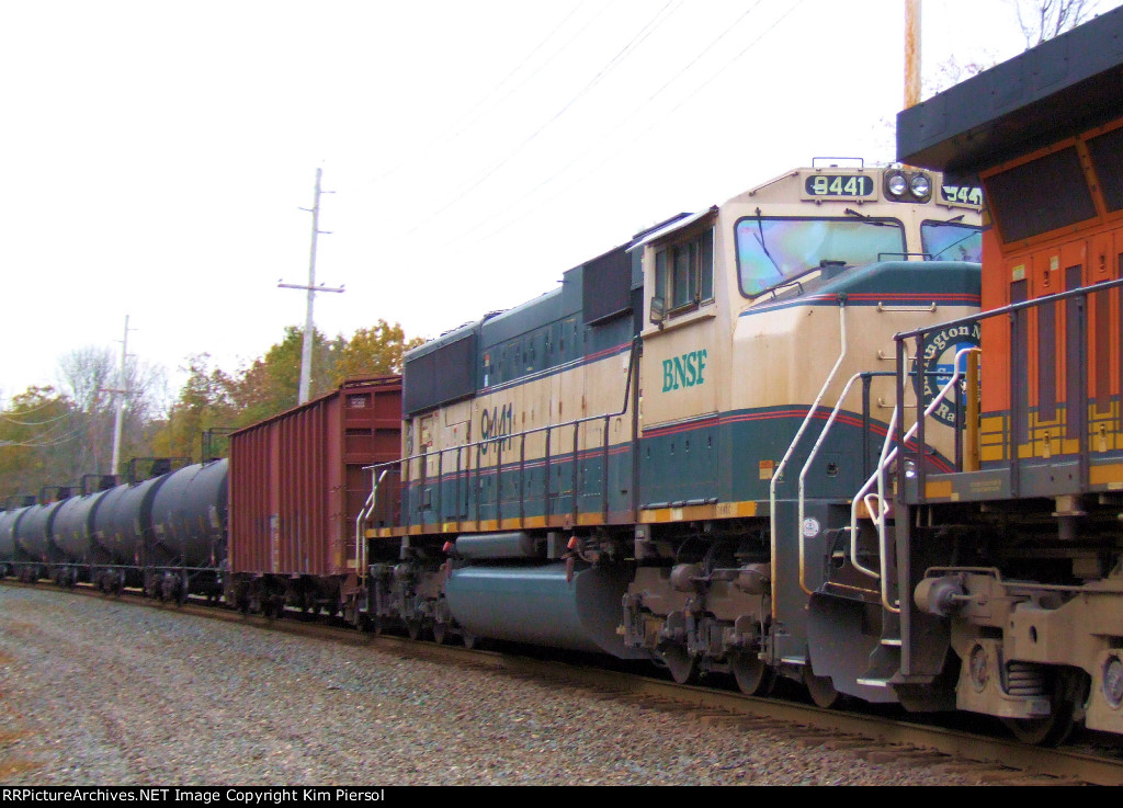 BNSF 9441 on K042