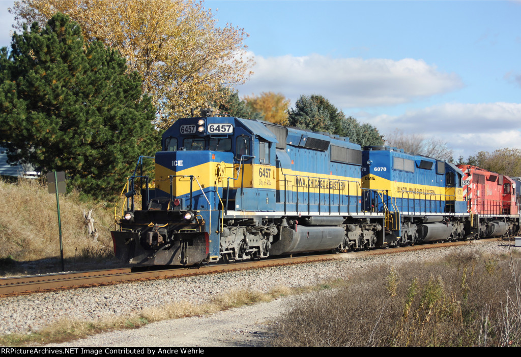 ICE 6457 leads CP 289 west onto the single track after meeting 484