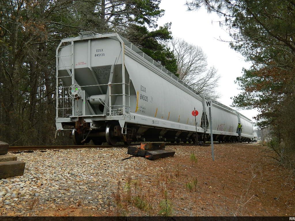 COVERED HOPPERS ROLLING WITH NO POWER