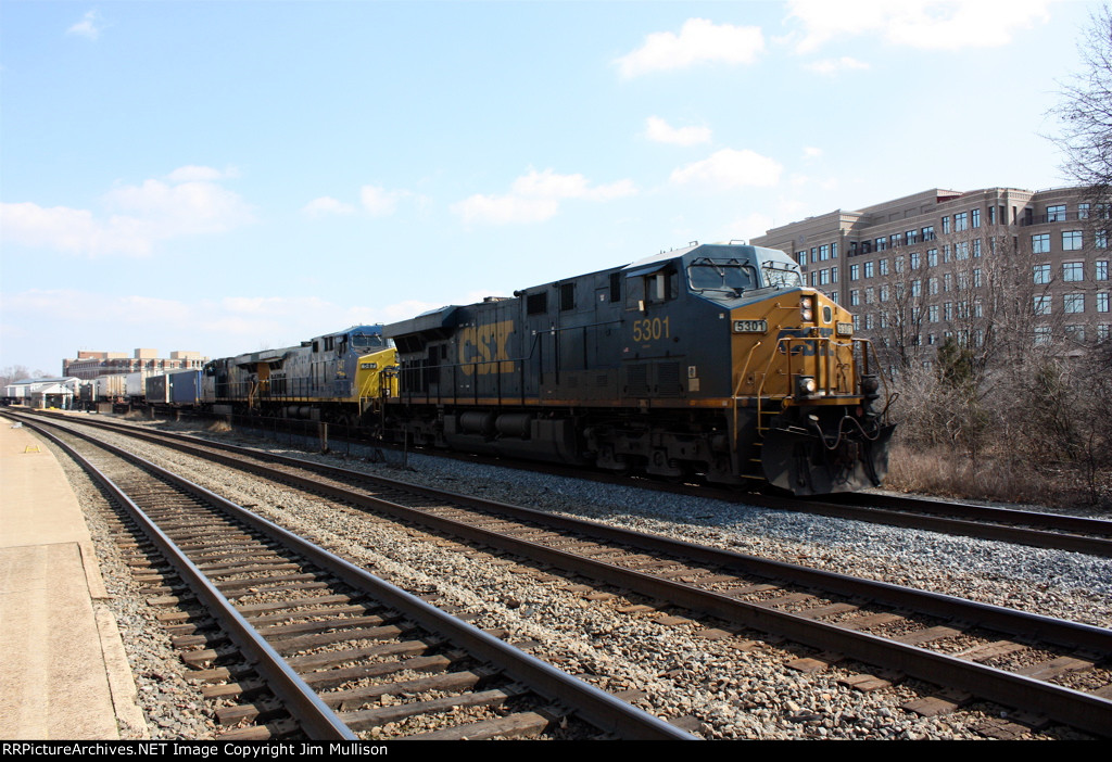 CSX 5301 on lead of southbound stack train