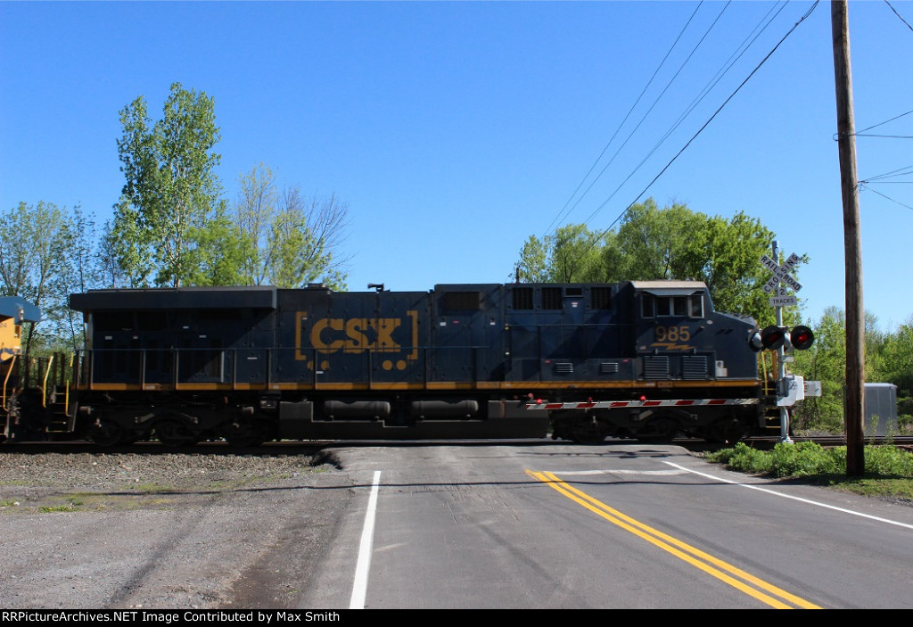 CSXT 985 on CSX L004