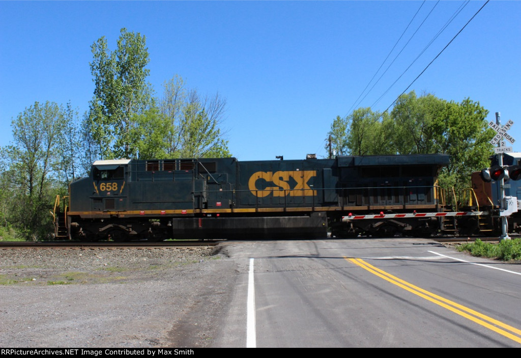 CSXT 658 on CSX Q019