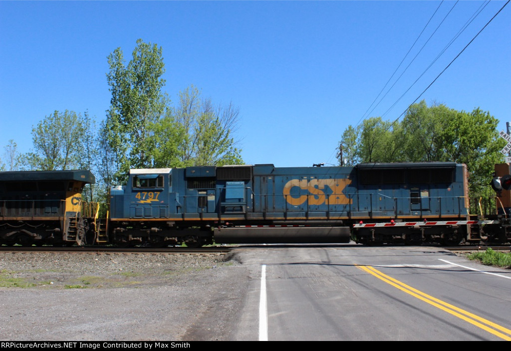 CSXT 4797 on CSX Q019