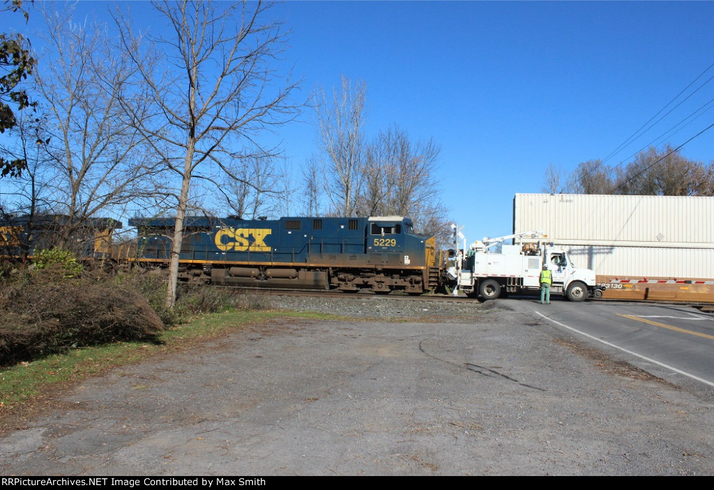 CSXT 5229 on CSX Q017-29