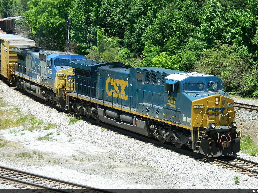 CSX 297(AC44CP) 7892(C40-8W)
