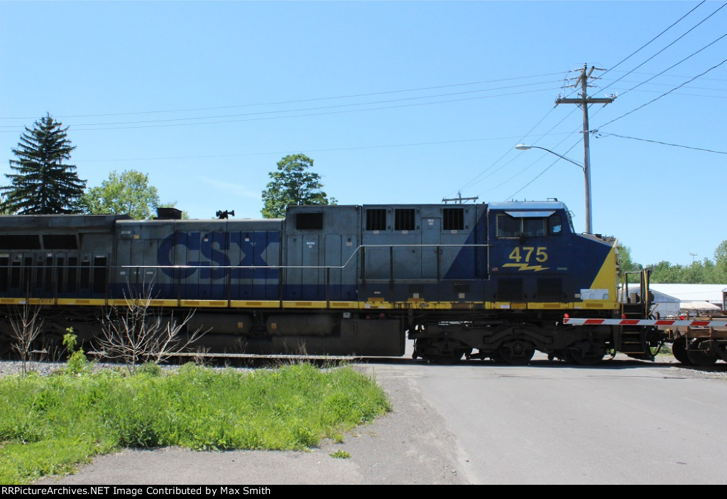 CSXT 475 on CSX Q004