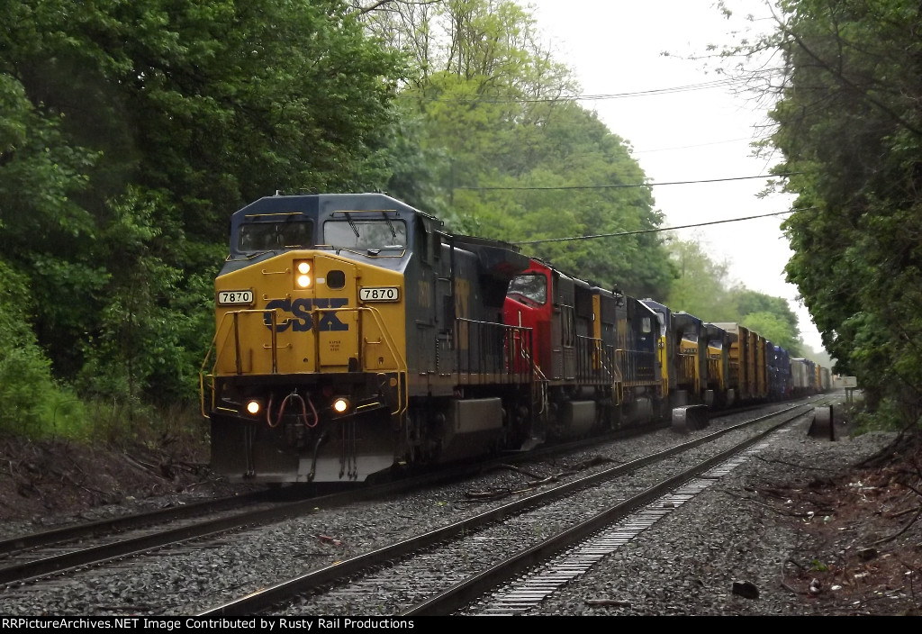 CSX Q620 rumbles east