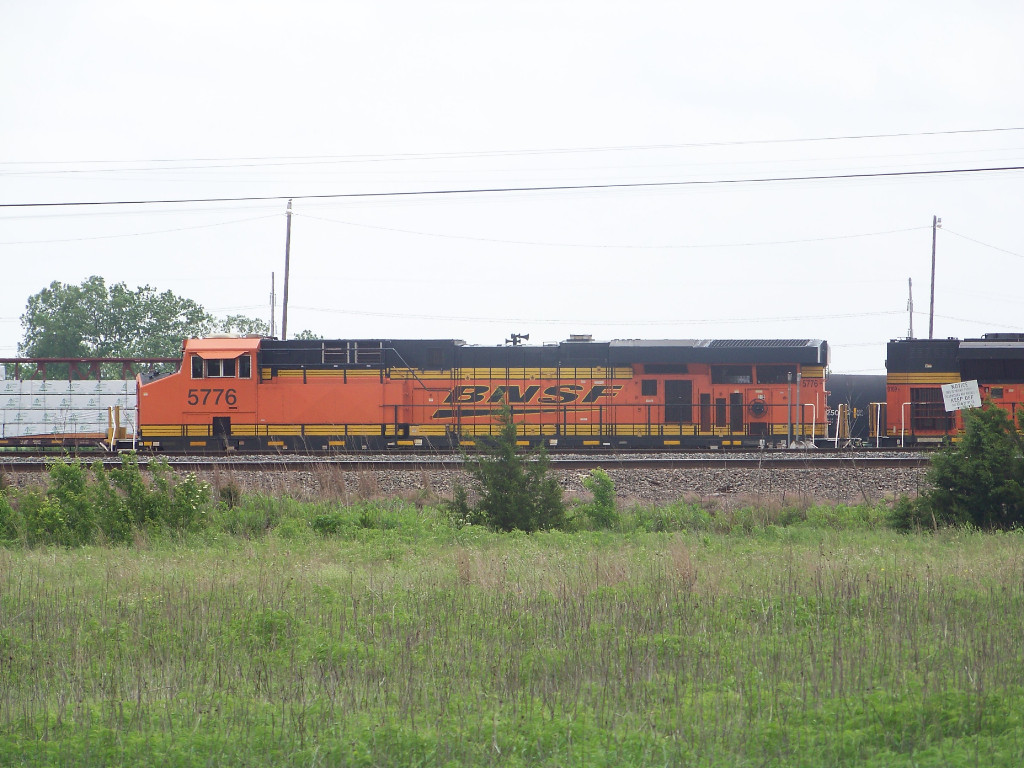 BNSF ES44AC 5776