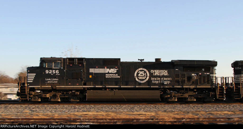 NS 9256 leads train # 156 northbound