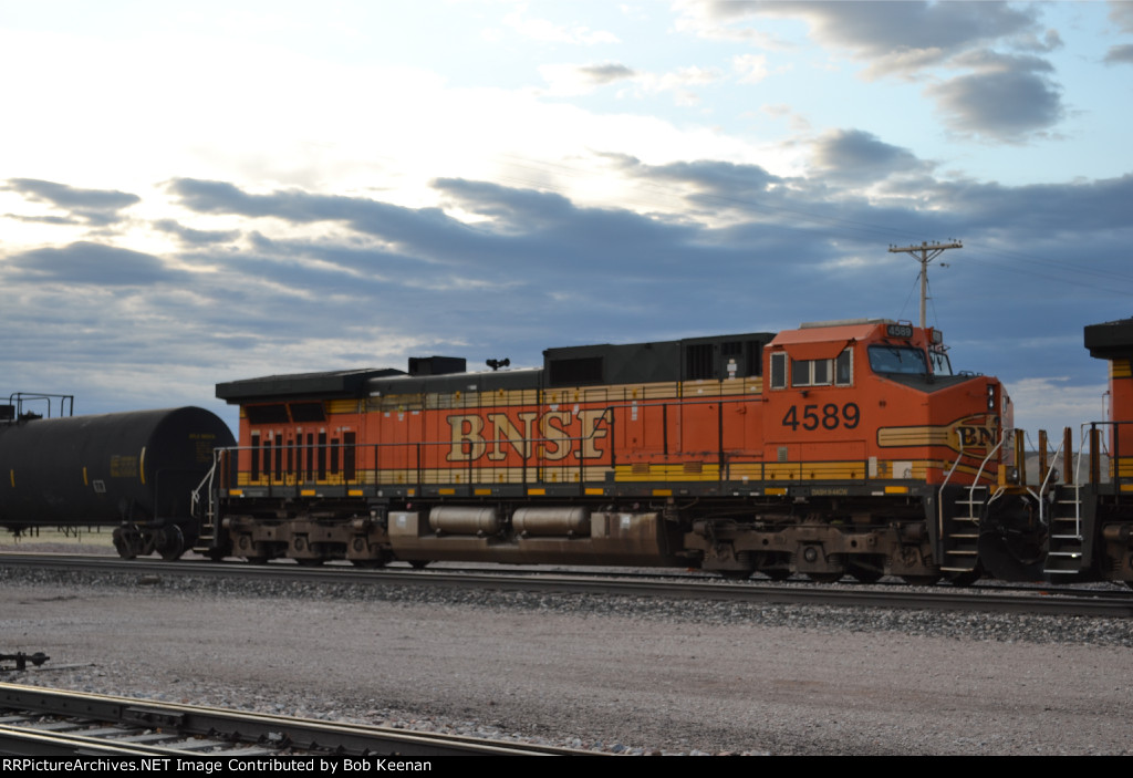 BNSF 4589