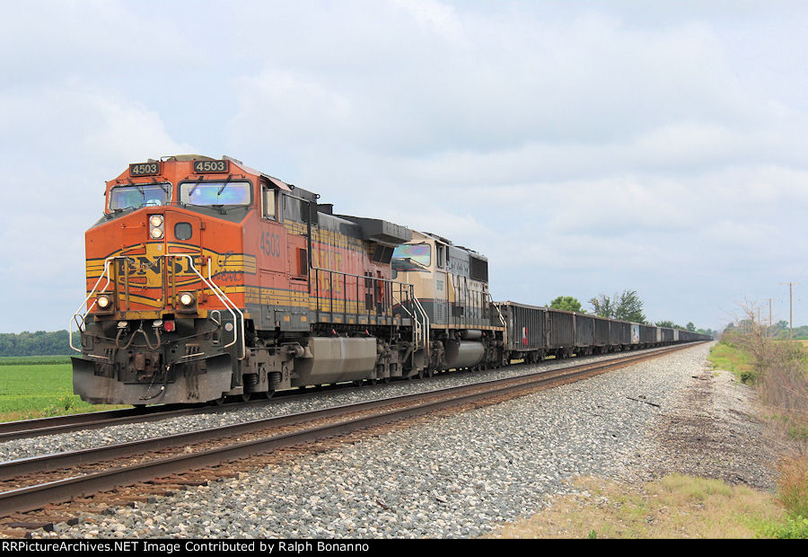 Eastbound K252 with a nice pair of BNSF power on an overcast morning