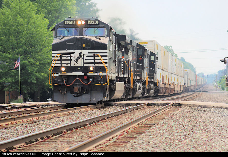 Westbound NS intermodal in the mid morning sun