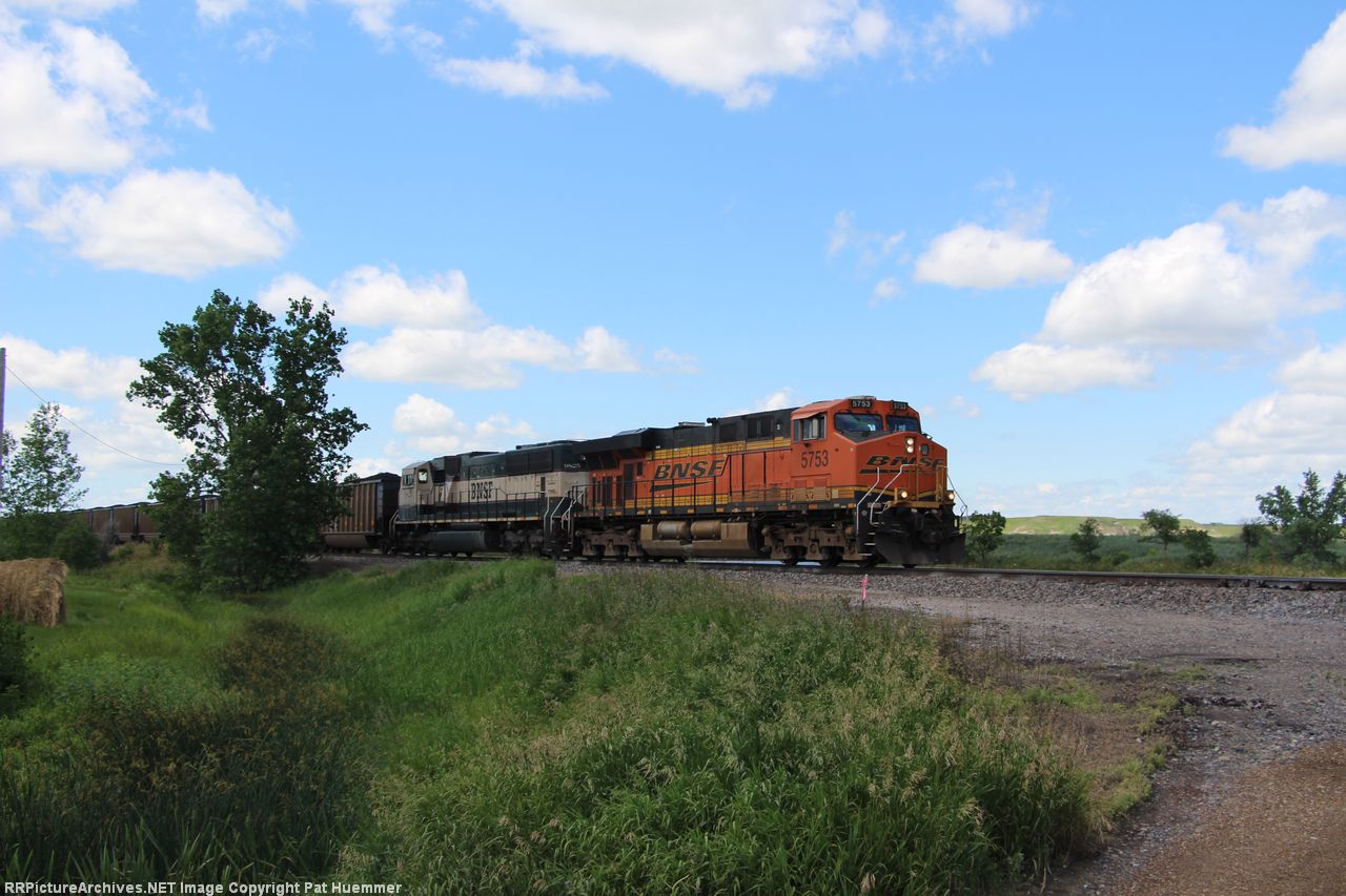 BNSF 5753