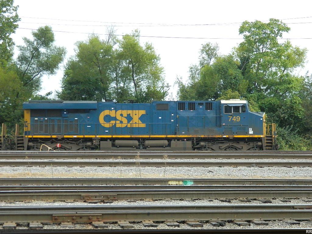 CSX 749 (ES44AC)