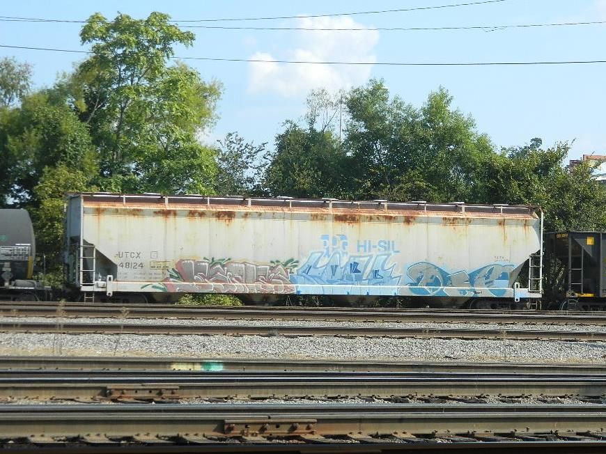 UTCX 48124 (COVERED HOPPER)