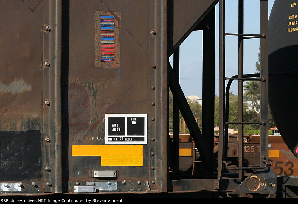 EEAX #4635 ex L&N coal hopper used as buffer car on ethanol