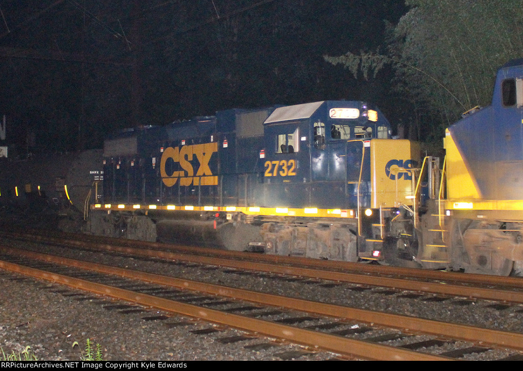 CSX GP38-2 #2732 on Q417-02