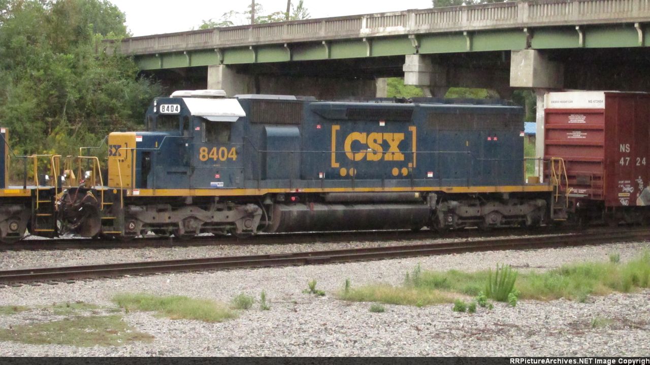 CSX 8404 (ex-C&O) new [CSX] logo