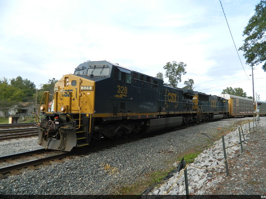 CSX 328 (AC44CW) 8756 (SD60M)