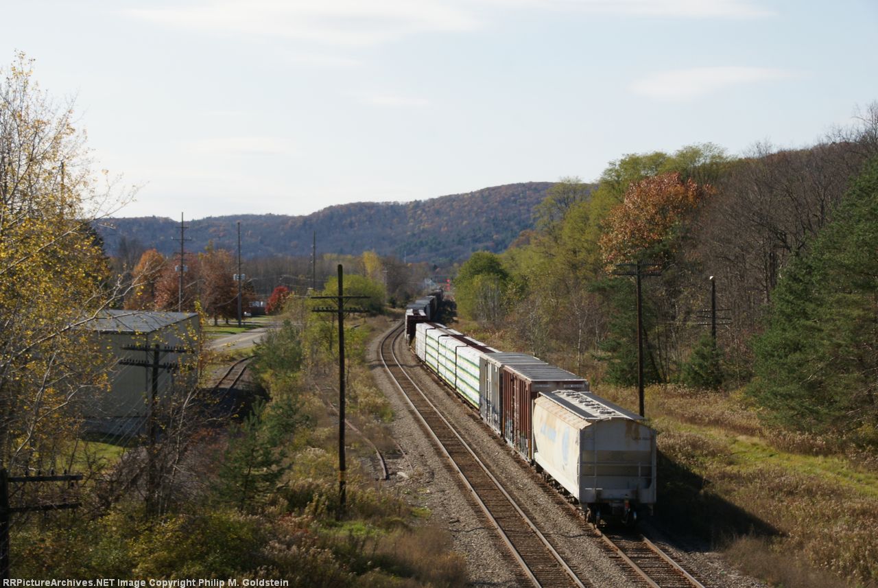NS 930 waits at CPF 557 for CP 253.